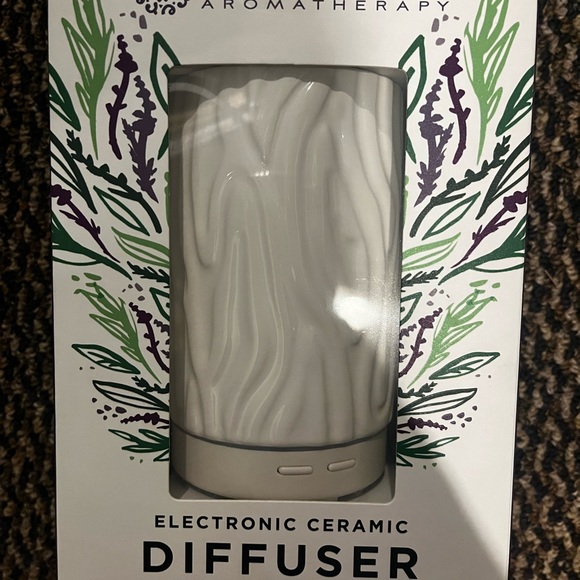 Rare Essence | Accents | Rare Essence Electronic Ceramic Diffuser Brand ...